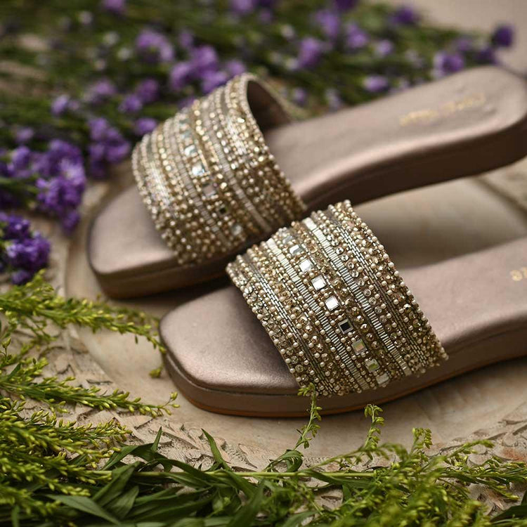 Unveiling the Elegance of Woman Sliders: A Comprehensive Guide – Coral Haze