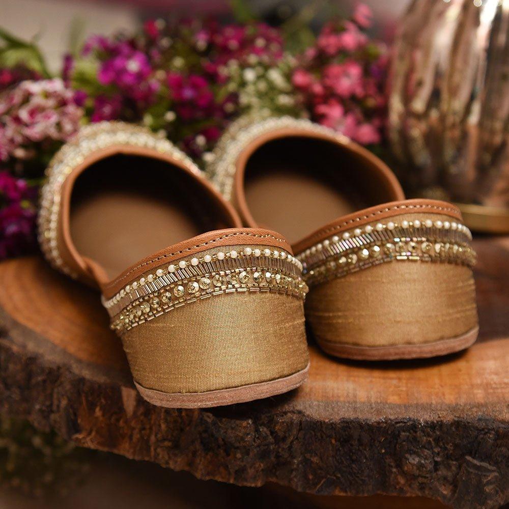 Gold Extraordinary | Bridal Juttis | Gold Juttis with Sequin work ...